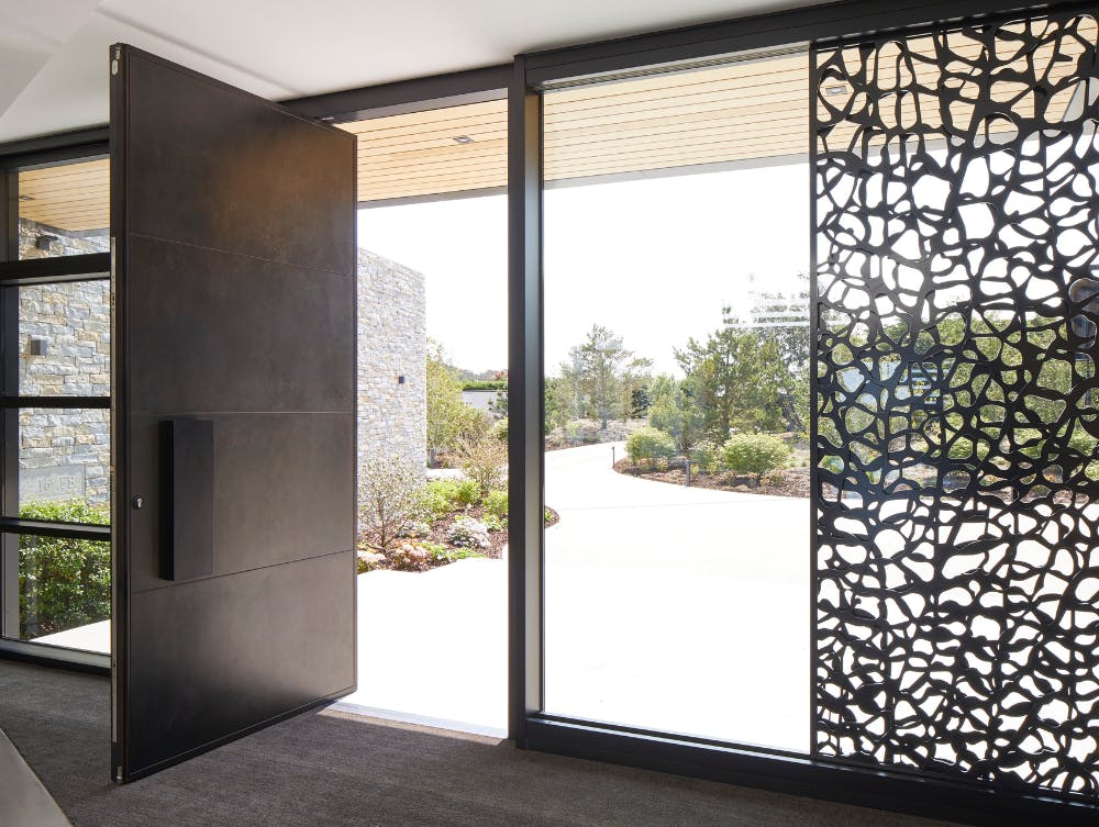 How to balance natural light and privacy at the entrance to your home ...